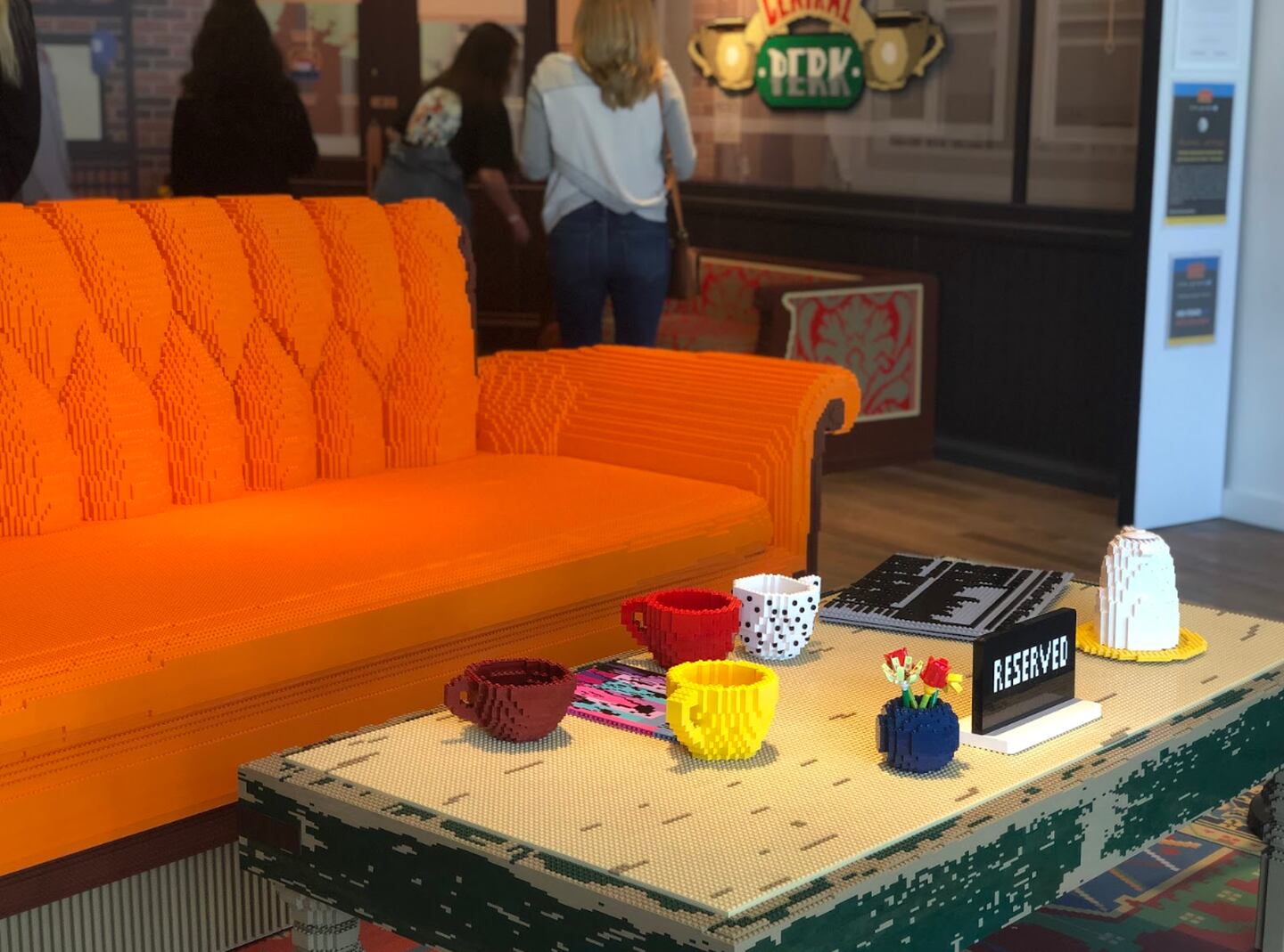 Immersive exhibit celebrates the 25th anniversary of ‘Friends ...