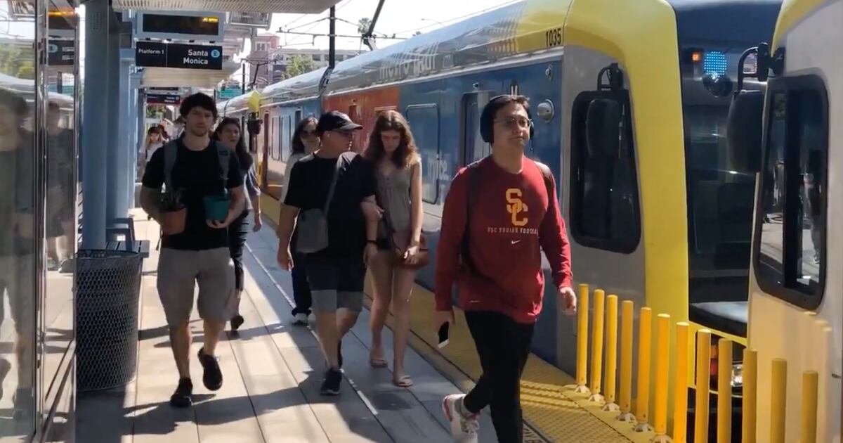 Why is the LA Metro so recently overcrowded? – Annenberg Media