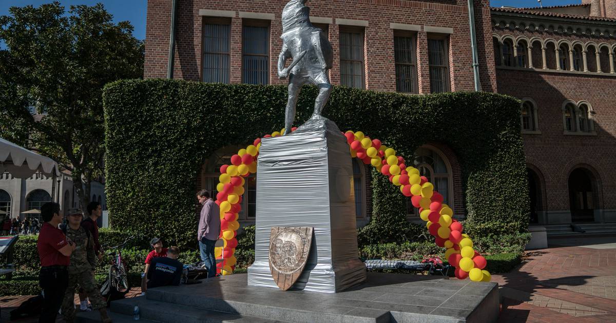 USC Trojan Knights come to Tommy Trojan’s Defense – Annenberg Media