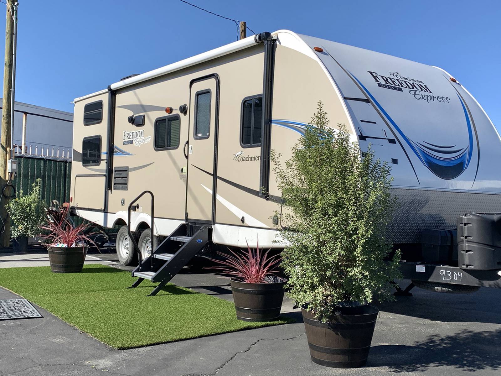 Trailers in South L.A. are providing shelter for homeless families with ...